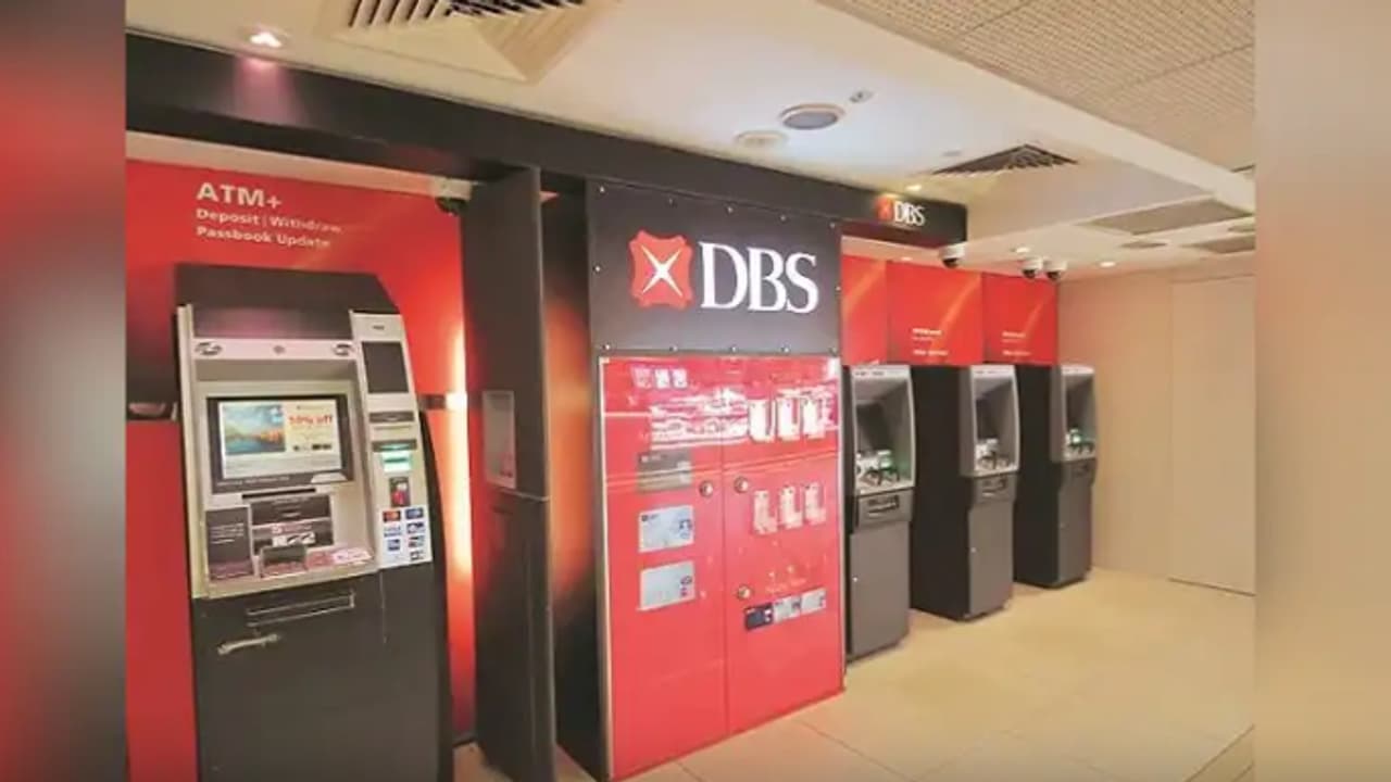 DBS Bank Service Charges : DBS बँकेचा मोठा निर्णय, खाते शिल्लक कमी ...