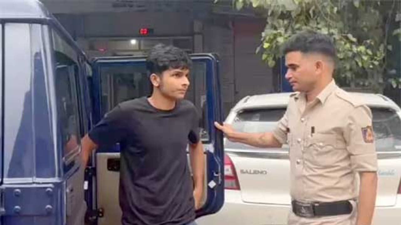 ബാല്യകാല സുഹൃത്തായ വിദ്യാര്‍ഥി പ്രസവിച്ചപ്പോൾ മുങ്ങി, ബിജെപി നേതാവിന്റെ ...