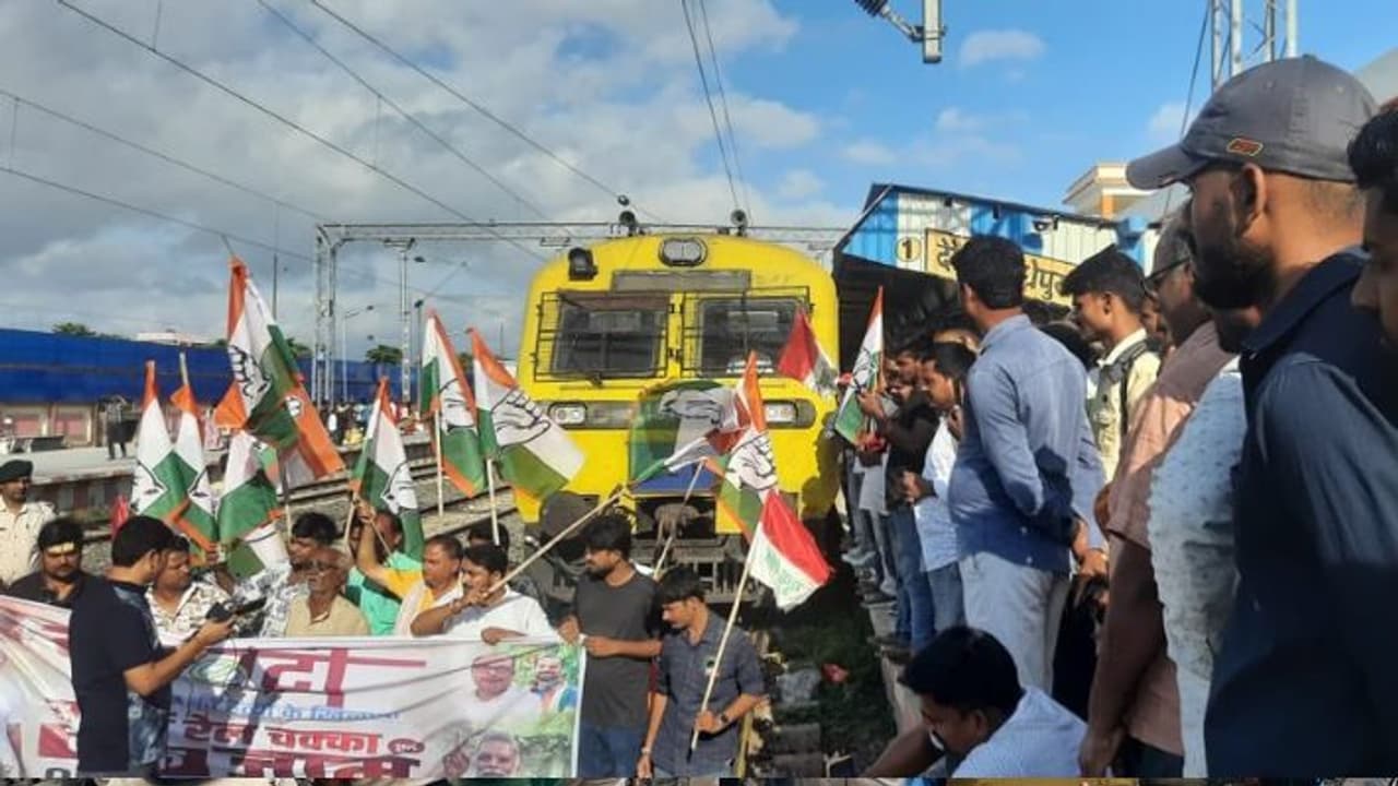 ಭಾರತ್ ಬಂದ್: ಬೆಂಗಳೂರಿನ ಫ್ರೀಡಂ ಪಾರ್ಕ್‌ನಲ್ಲಿ ಪ್ರತಿಭಟನೆ, ಸಂಚಾರ ವ್ಯತ್ಯಯ ...