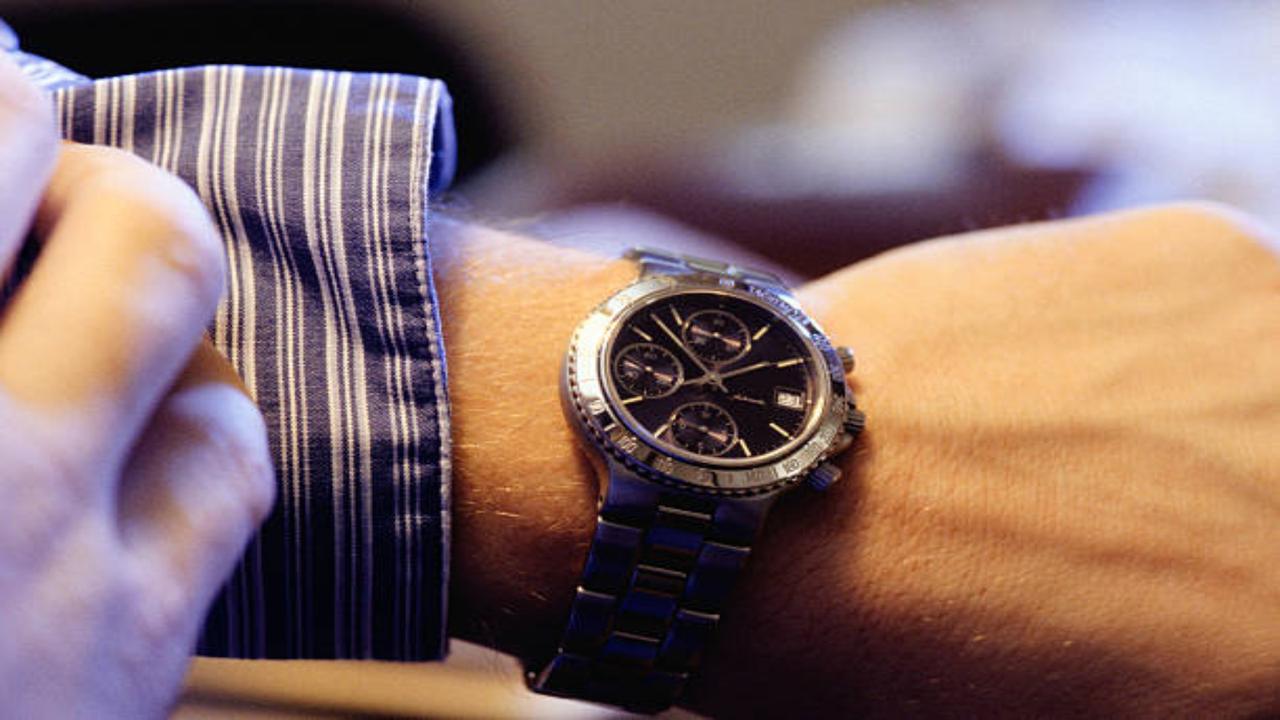 Left Wrist Watch Logic ಬಲಗೈ ಬಿಟ್ಟು ಎಡಗೈಗೆ ಏಕೆ ವಾಚ್ ಕಟ್ಟಿಕೊಳ್ತಾರೆ ಗೊತ್ತಾ ...