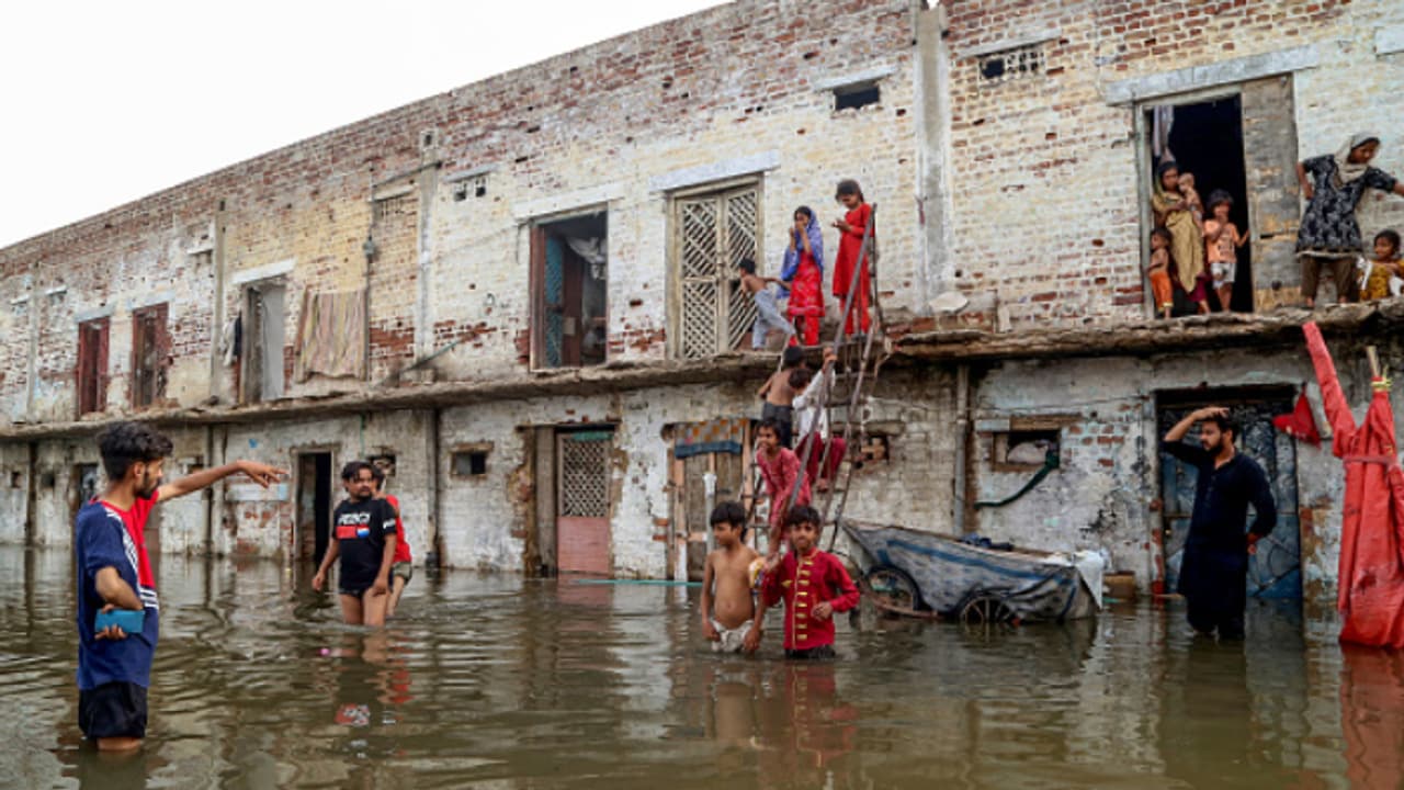 Relentless flood in pakistan 54 death in 24 hours;കനത്ത മഴ, പാകിസ്ഥാനി ...