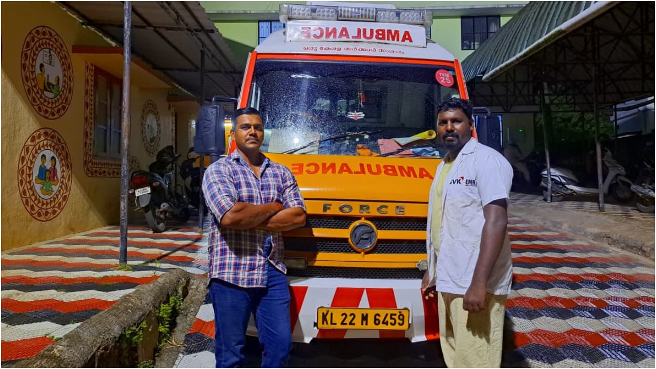 Kaniv 108 ambulance saved life of other state worker and baby കബിതയും ...