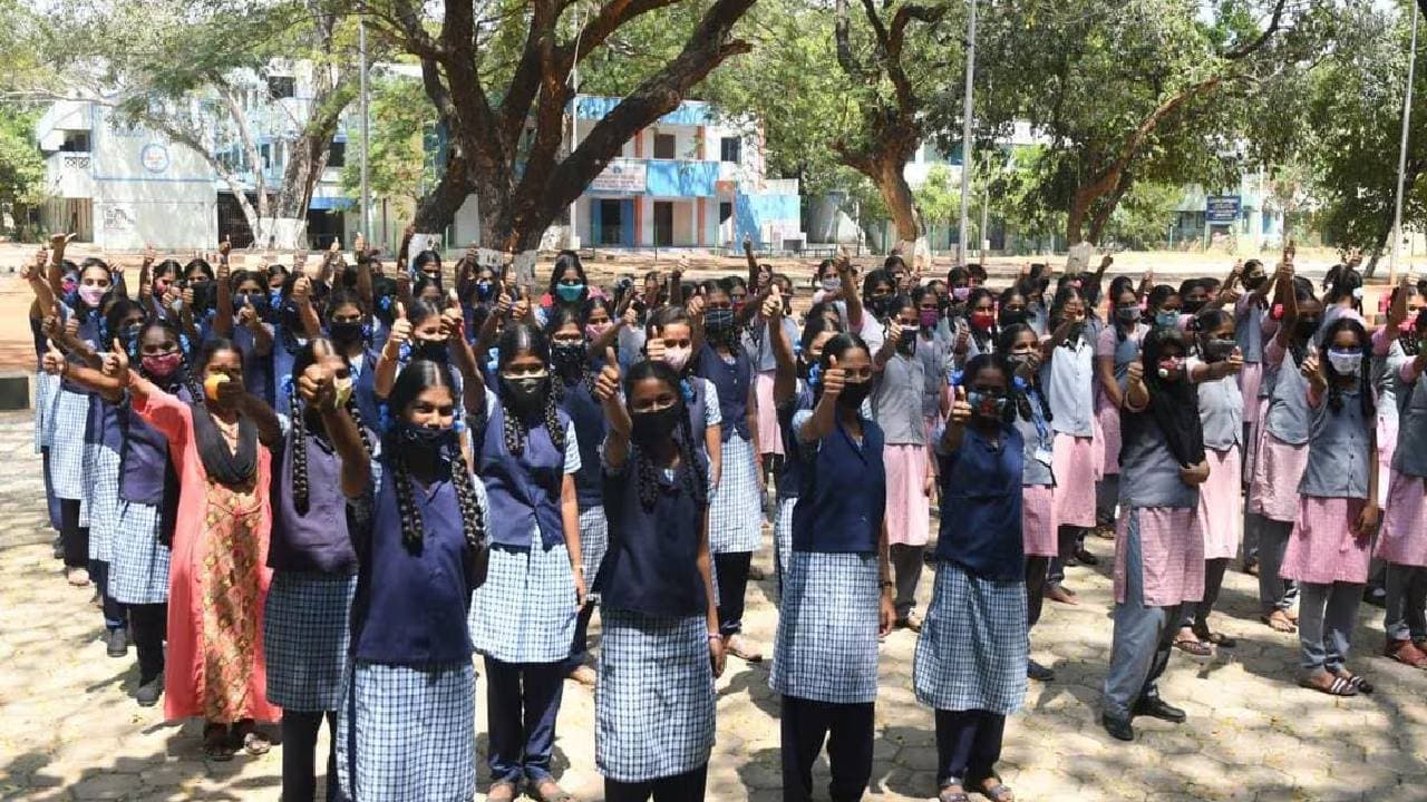 UP Basic Education News: प्राथमिक स्कूलों के विलय पर हाईकोर्ट की रोक, यूपी सरकार को बड़ा झटका ...