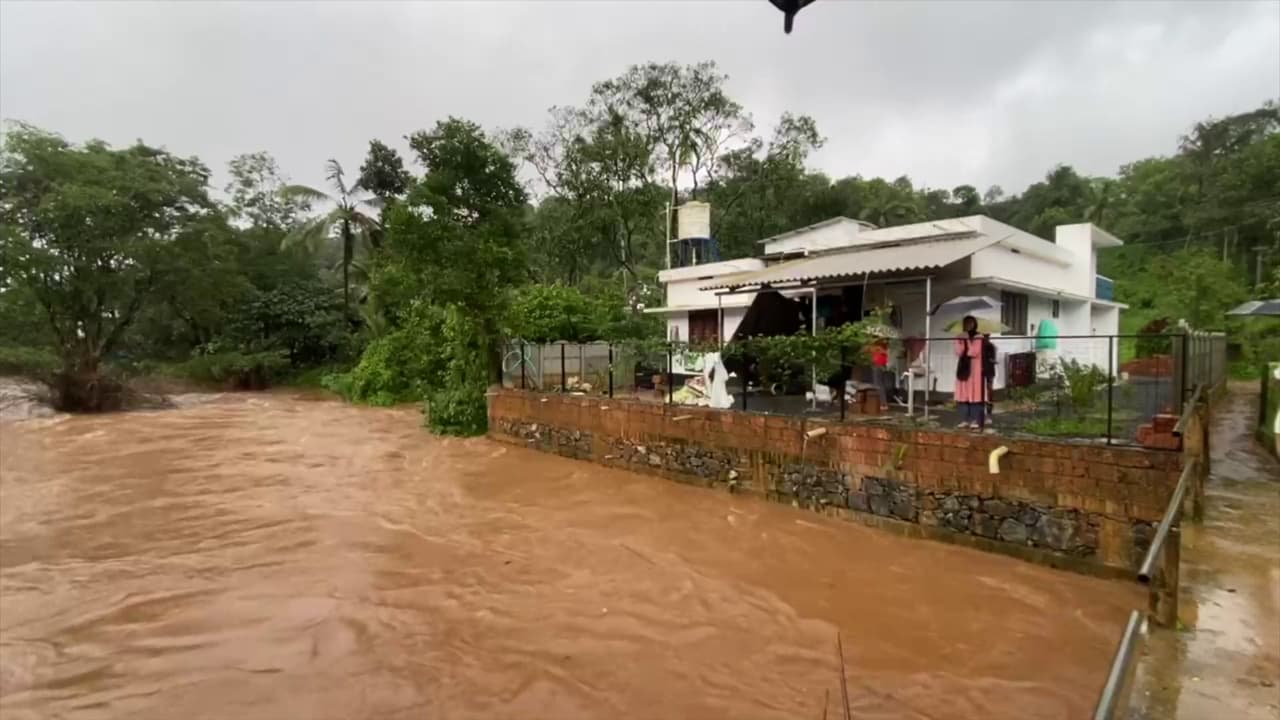 High alert in Wayanad Makhimala Heavy water flow in the river വയനാട് ...