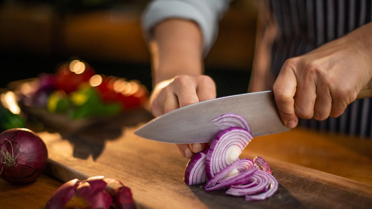 Raw Onion Benefits: ৪০ ডিগ্রিতে পেট-মাথা ঠান্ডা রাখবে কাঁচা পেঁয়াজ ...