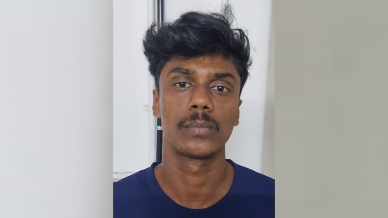 കാപ്പാ കേസ് പ്രതി വീട്ടിലുണ്ടെന്ന് അറിഞ്ഞ് പിടികൂടാനെത്തി; പൊലീസിന് ...