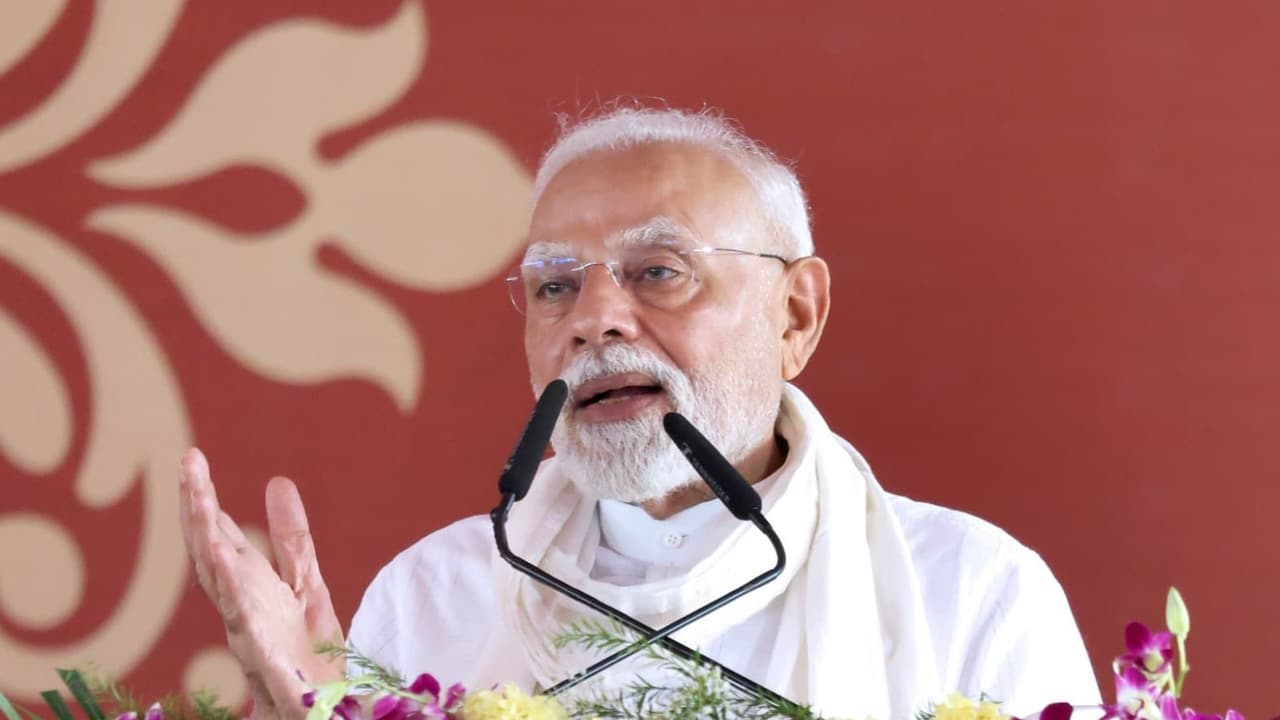 "Remain Alert": PM Modi Calls for ‘Vocal for Local’ Amid Trump’s 25% ...