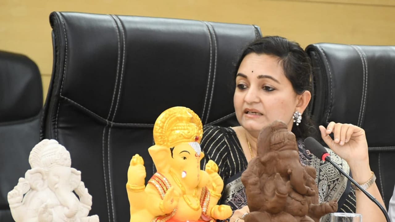 ಧಾರವಾಡದಲ್ಲಿ ಪಿಒಪಿ ಗಣೇಶ ವಿಗ್ರಹಗಳಿಗೆ ಕಟ್ಟುನಿಟ್ಟಿನ ನಿಷೇಧ: ಜಿಲ್ಲಾಧಿಕಾರಿ ದಿವ್ಯ ಪ್ರಭು ಎಚ್ಚರಿಕೆ ...