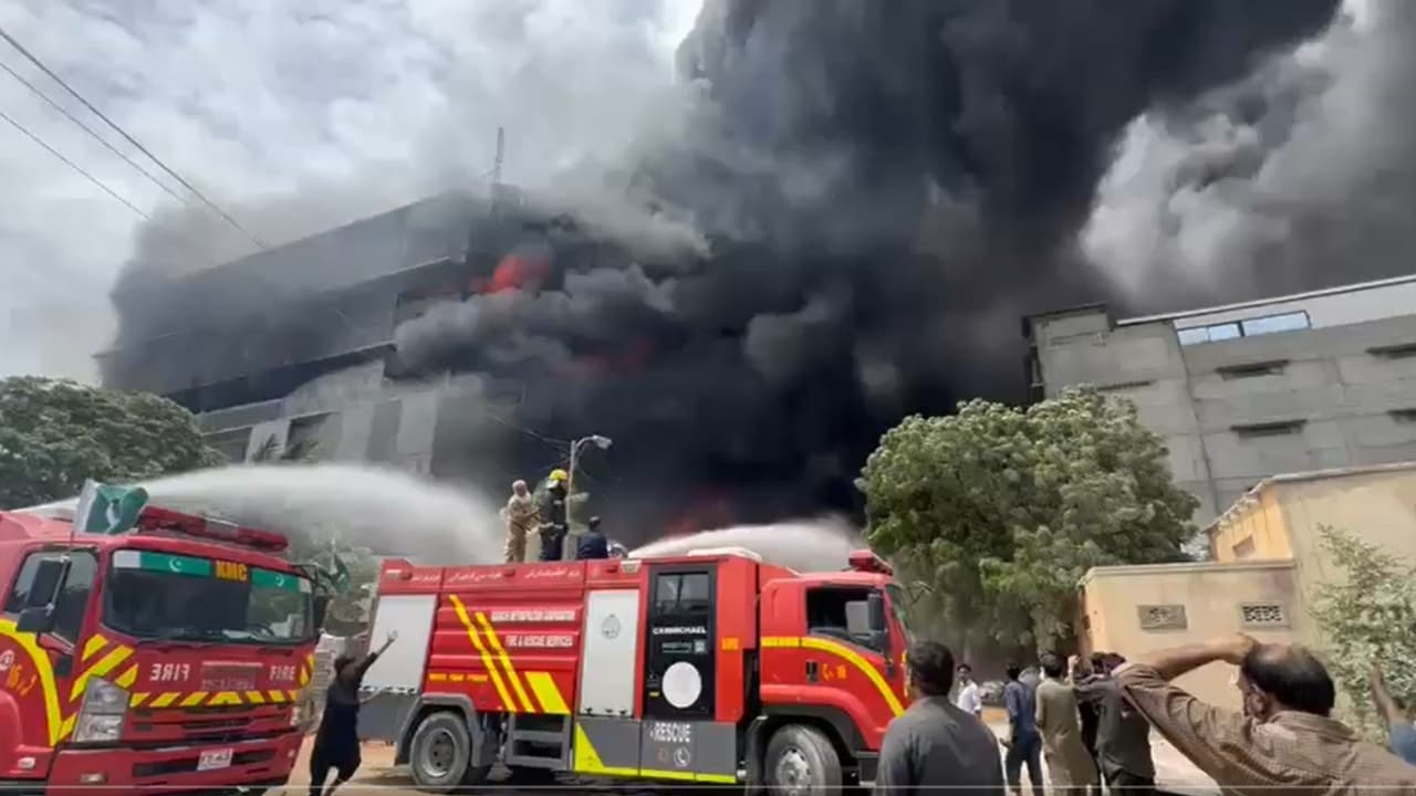 Pakistan: Eight Injured After Massive Fire Breaks Out In Garment ...