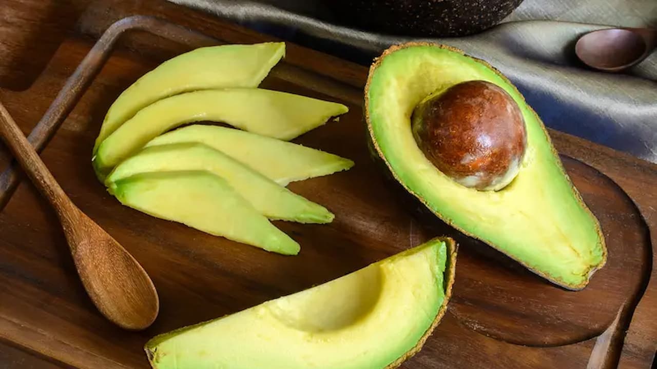 Avacado: అవకాడో ఎంత మంచిదైనా... వీళ్లు మాత్రం తినకూడదు..ఎందుకు తినకూడదో ...