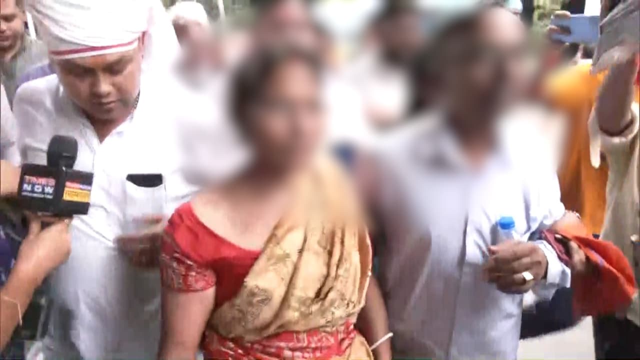 'আমার হাতের শাঁখাটা পর্যন্ত ভেঙে দিয়েছে', অত্যাচারের কথা বললেন নির্যাতিতার মা | Police ...