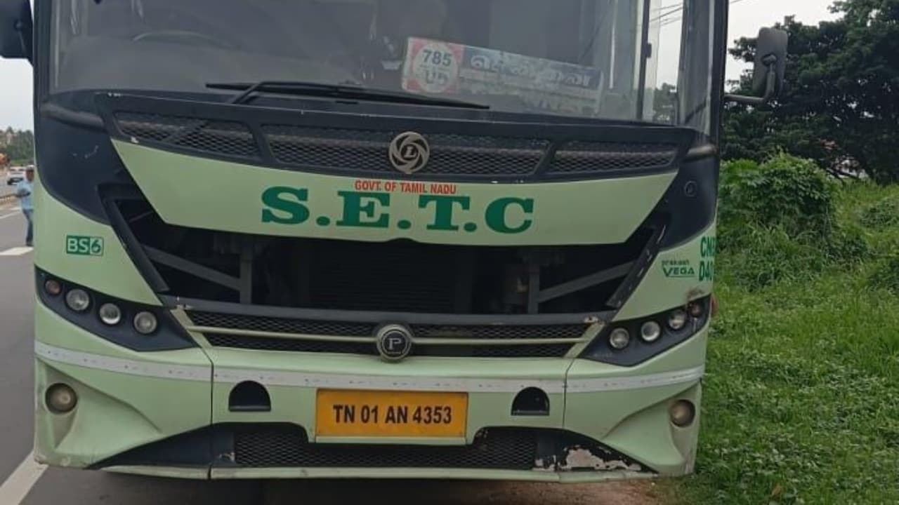 ചികിത്സയിലുള്ള ബന്ധുവിനെ കാണാൻ പോകുന്നതിനിടെ അപകടം; പാലക്കാട് 13 കാരിക്ക് ദാരുണാന്ത്യം | Bike ...