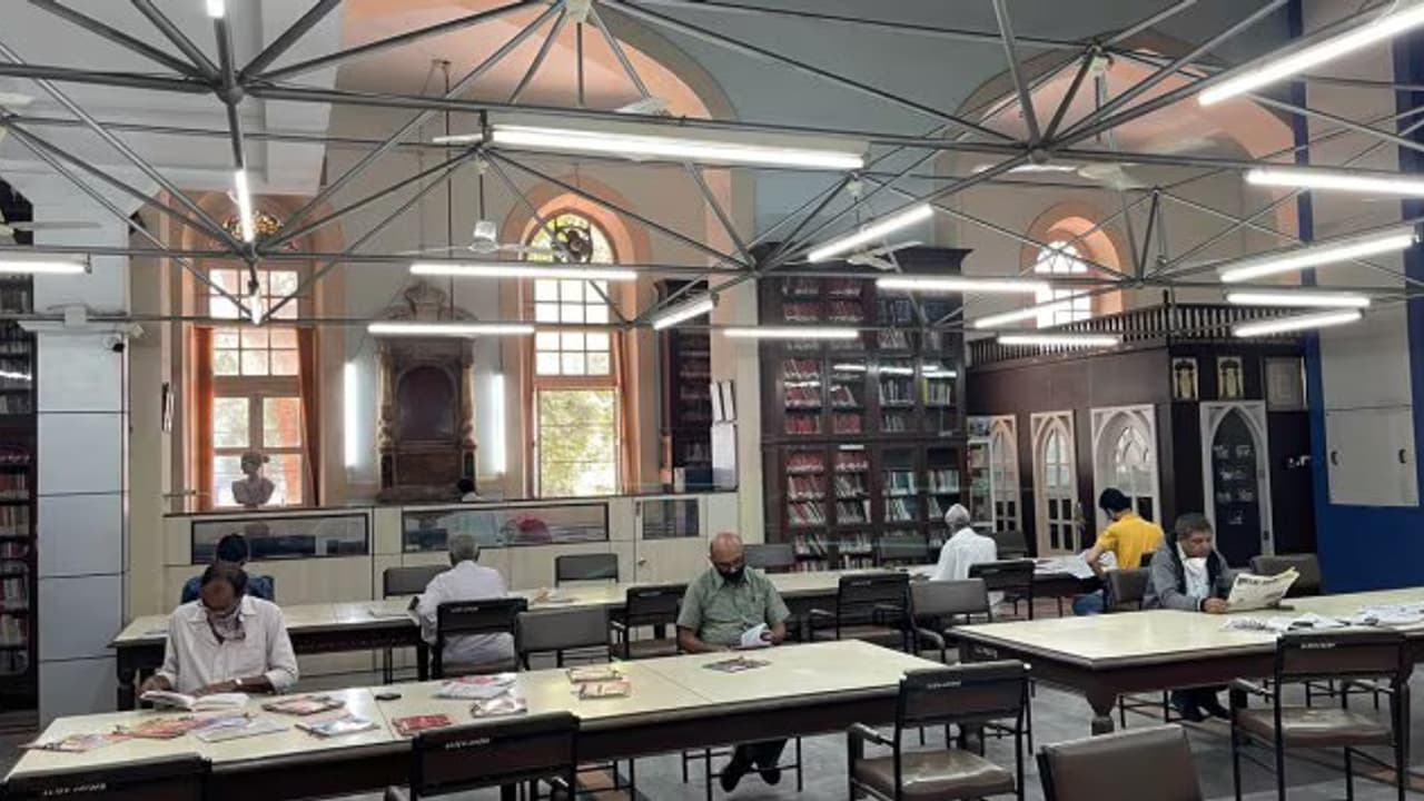 India Untold: 165-Year-Old Lang Library in Rajkot Houses 1000s of Rare ...