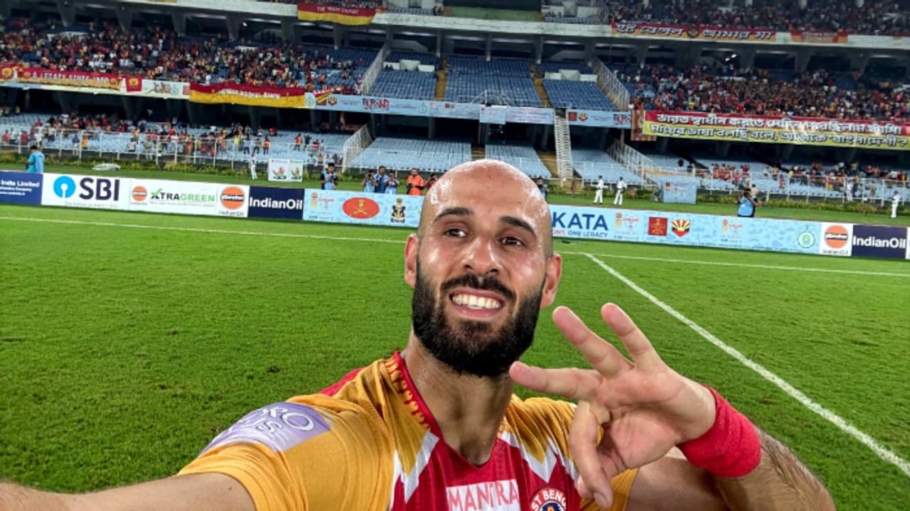 বাবার মৃত্যুসংবাদ পেয়ে দেশে ফিরছেন রশিদ, কলকাতা ডার্বির আগে সমস্যায় ...