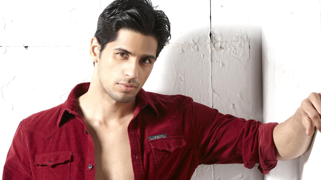 Waiting for Param Sundari? Watch these 6 Sidharth Malhotra starrer movies | Asianet Newsable