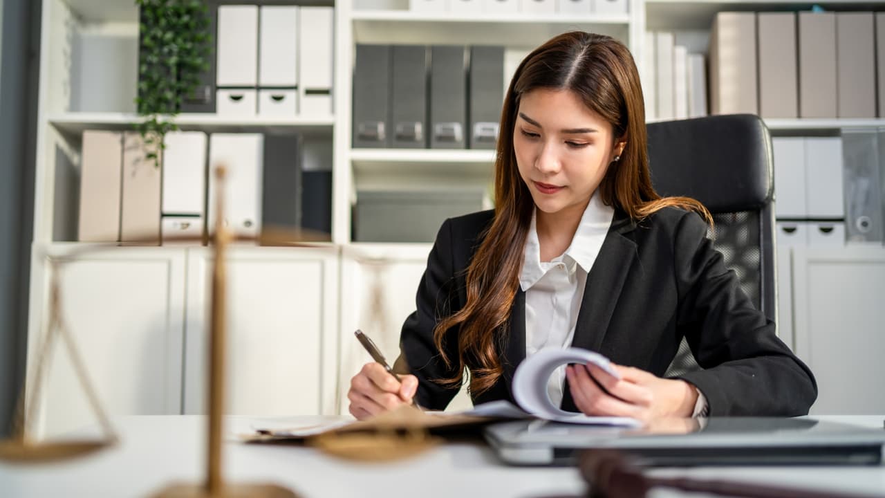 How to Become a Corporate Lawyer in India: Entrance Exams and Salary ...