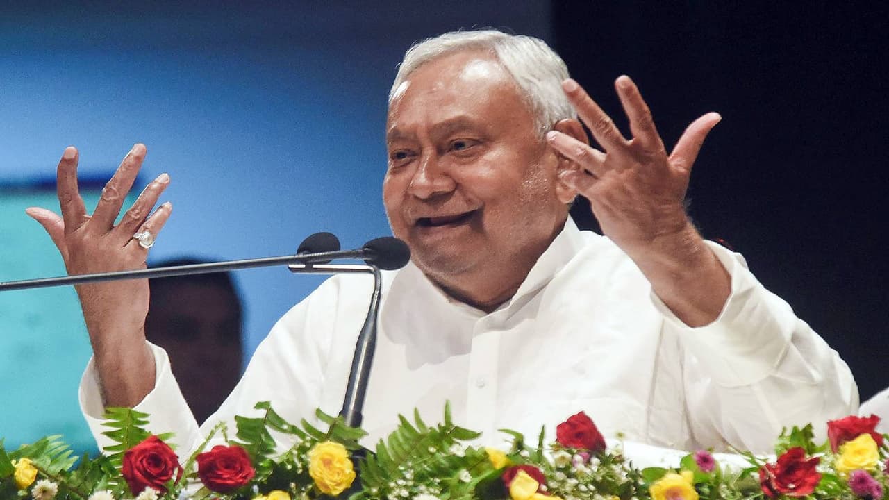 Bihar Chunav 2025: पीएम मोदी के सामने नीतीश कुमार ने दिखाया दम, पढ़ें 5 बड़े पॉइंट्स | Nitish ...