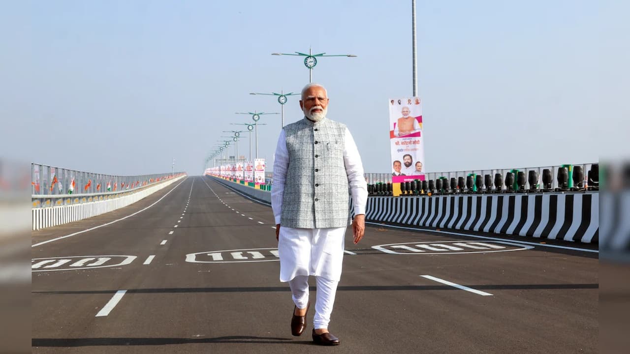 गणपती पावला : अटल सेतू, पुणे एक्स्प्रेसवे आणि समृद्धी महामार्ग EV वाहनांसाठी टोलमुक्त | Toll ...