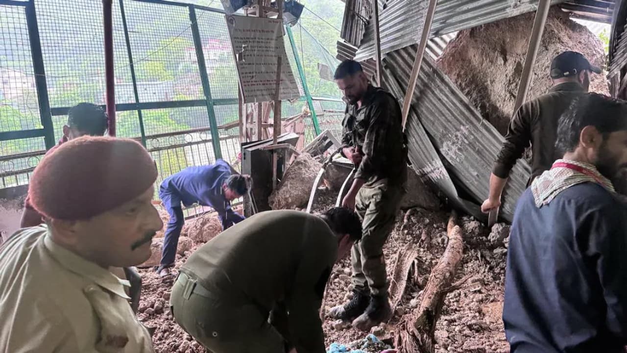 Jammu and Kashmir: Landslide Hits Adhkwari Cave Temple near Vaishno ...