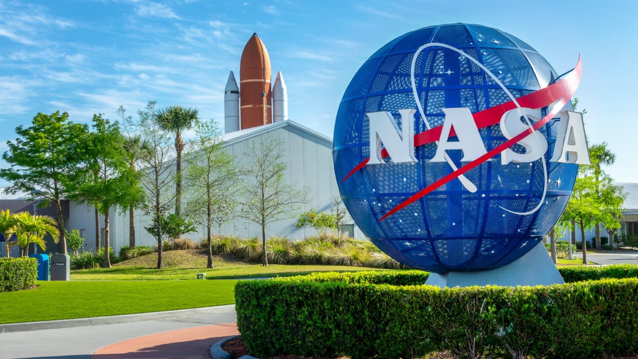 NASA Blocks Chinese Nationals From Participating in Space Programs ...