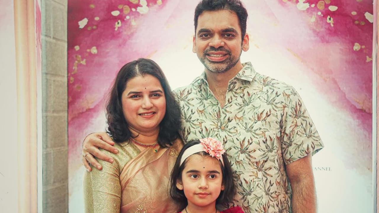 कौन हैं 45 साल के मराठी सिंगर राहुल देशपांडे, जो शादी के 17 साल बाद ...