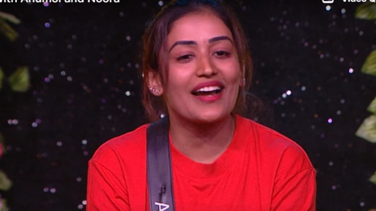 ഞാൻ വളർന്നത് ഓലയി‌ട്ട്, ചാണകം മെഴുകിയ വീട്ടിൽ, ആദ്യ പ്രതിഫലം 1000 രൂപ: അനുമോൾ പറയുന്നു ...