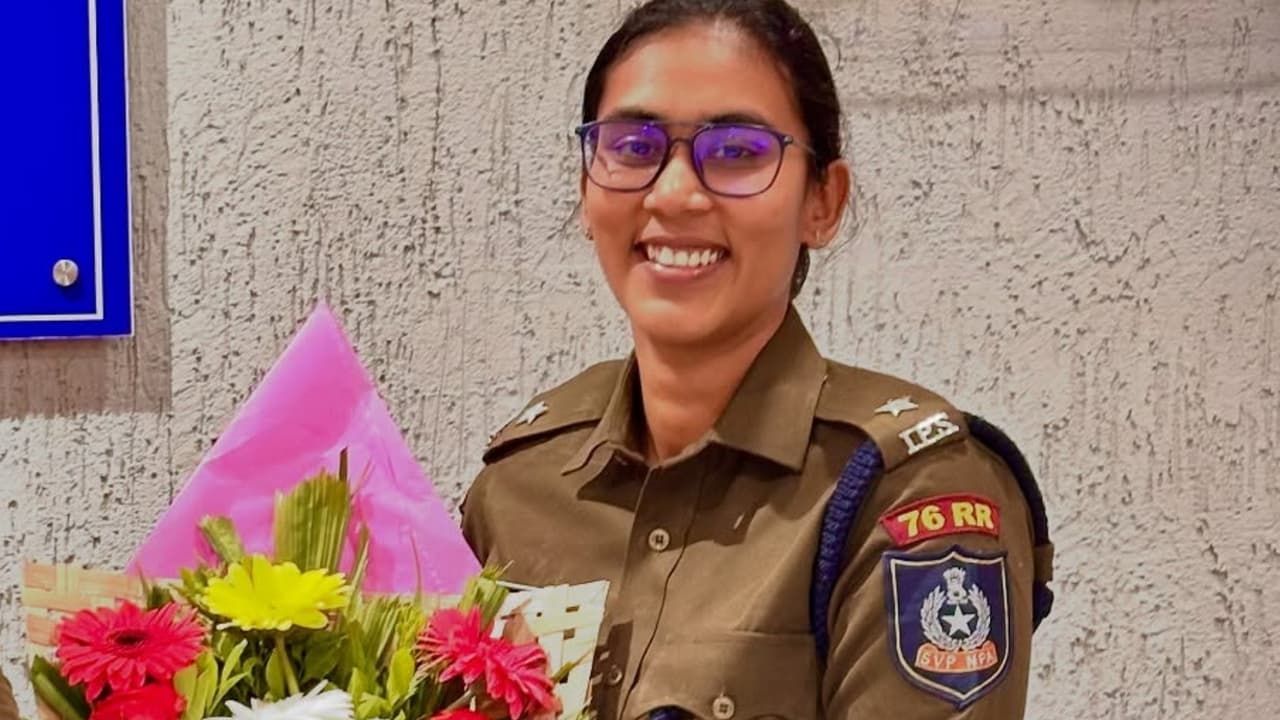Who Is Anjana Krishna? The IPS Officer Trending After Ajit Pawar Video | Asianet Newsable
