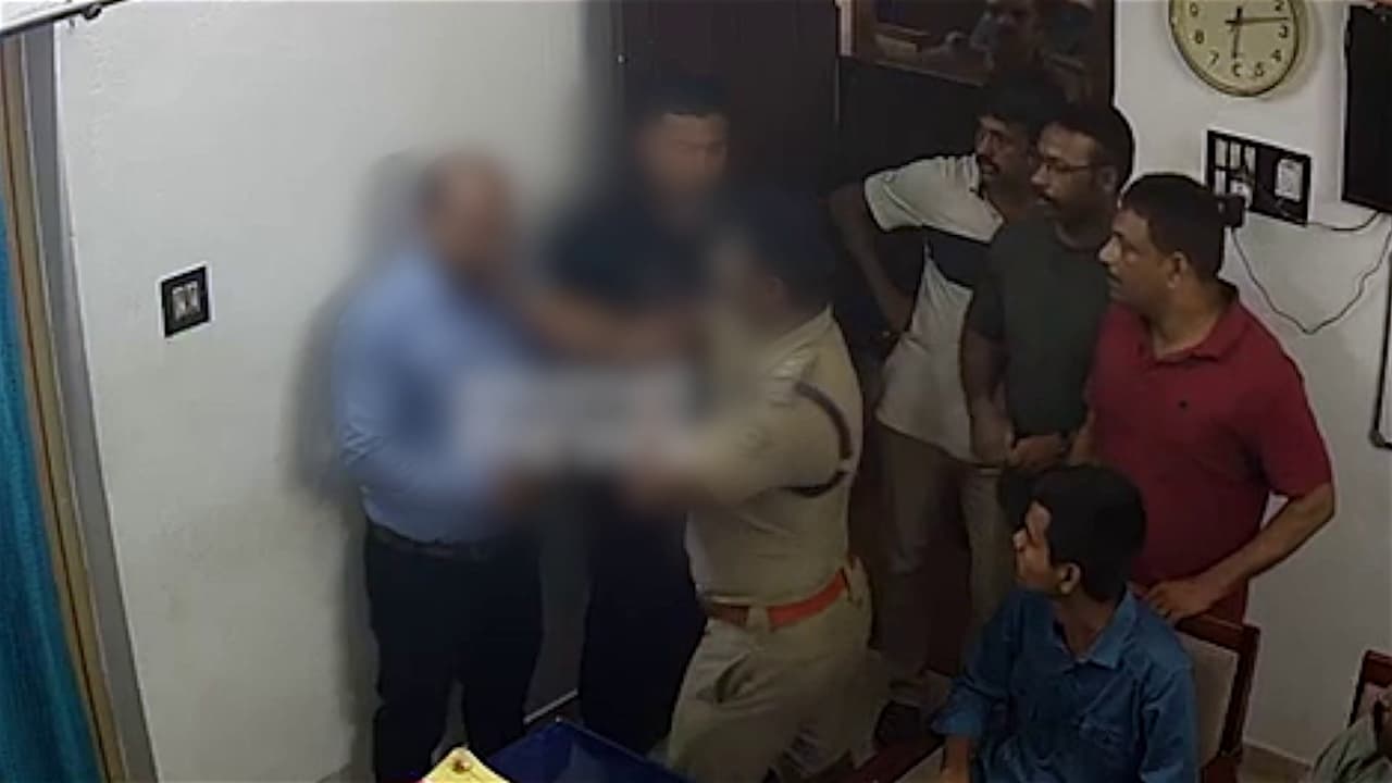 പീച്ചി സ്റ്റേഷൻ മർദനം: കടവന്ത്ര സിഐ പി. എം. രതീഷിന് കാരണം കാണിക്കൽ നോട്ടീസ് | Peechi Station ...