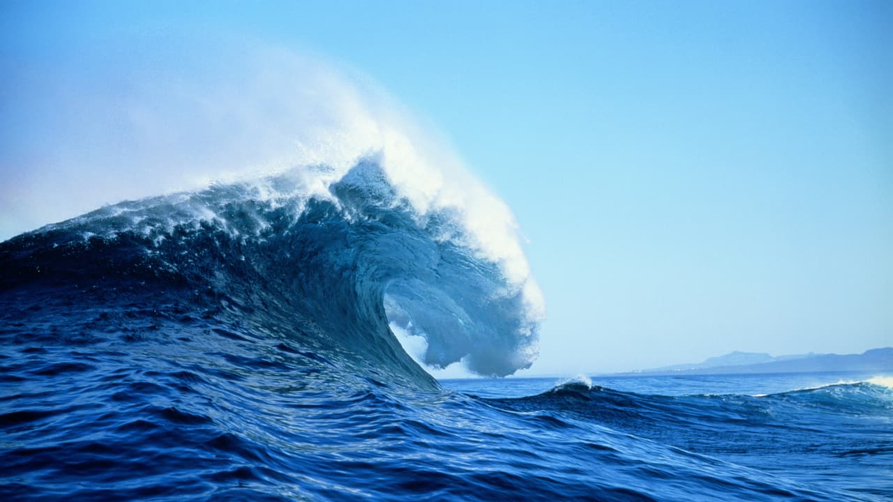 Scientists Finally Explain How Rogue Waves Form and Threaten Ships at ...