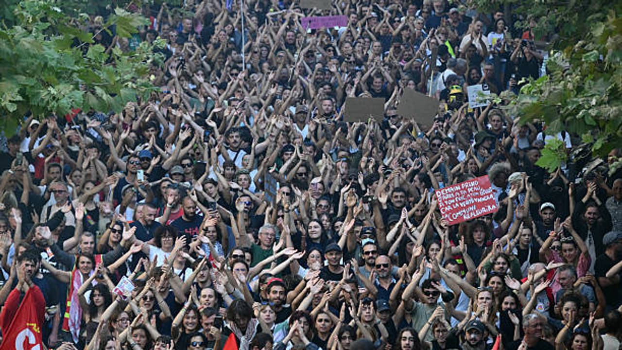 'Highway Blocked, Cops Pelted, Teargas': France's 'Block Everything ...