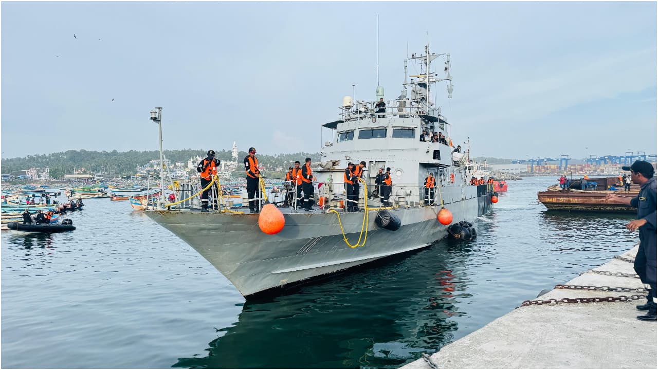 INS Kabra in Vizhinjam port നാവികസേനയുടെ യുദ്ധക്കപ്പൽ വിഴിഞ്ഞത്ത്, ഐഎ ...