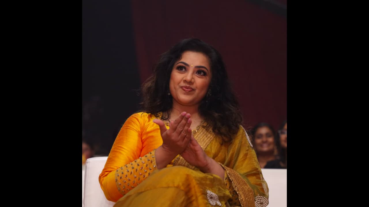 Meena: రజినీకాంత్ సినిమా షూటింగ్ లో గుక్క పట్టి ఏడ్చేసిన మీనా, ఎందుకో ...