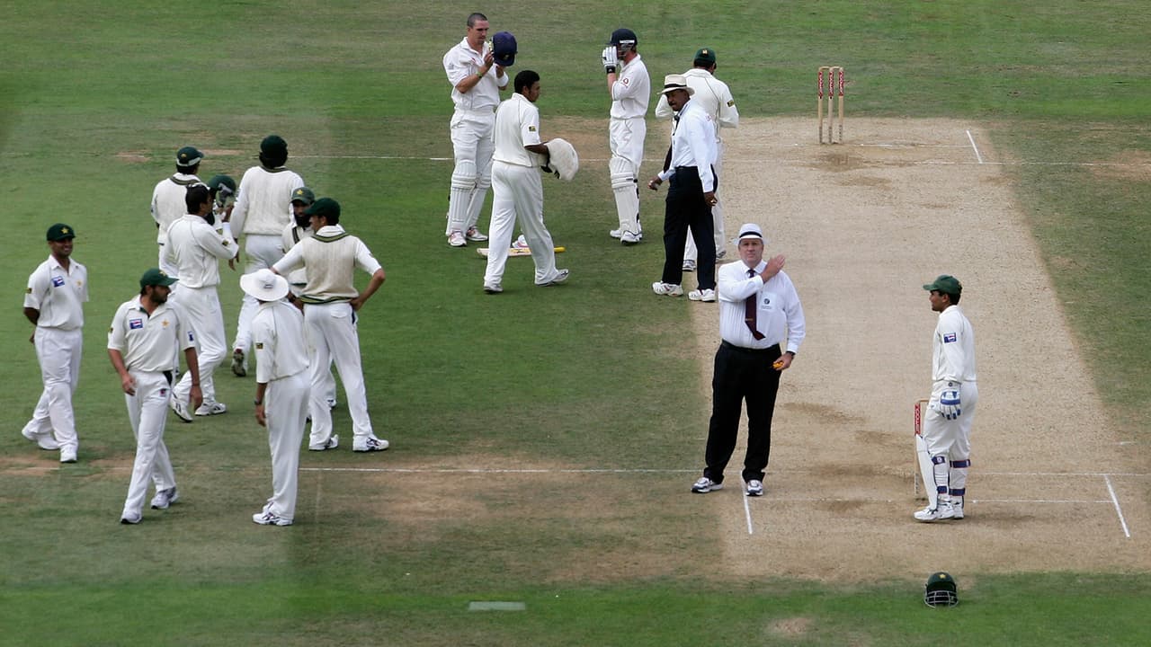 Handshake Row in Asia Cup 2025: Pakistan Fume at India, But 2006 Oval ...