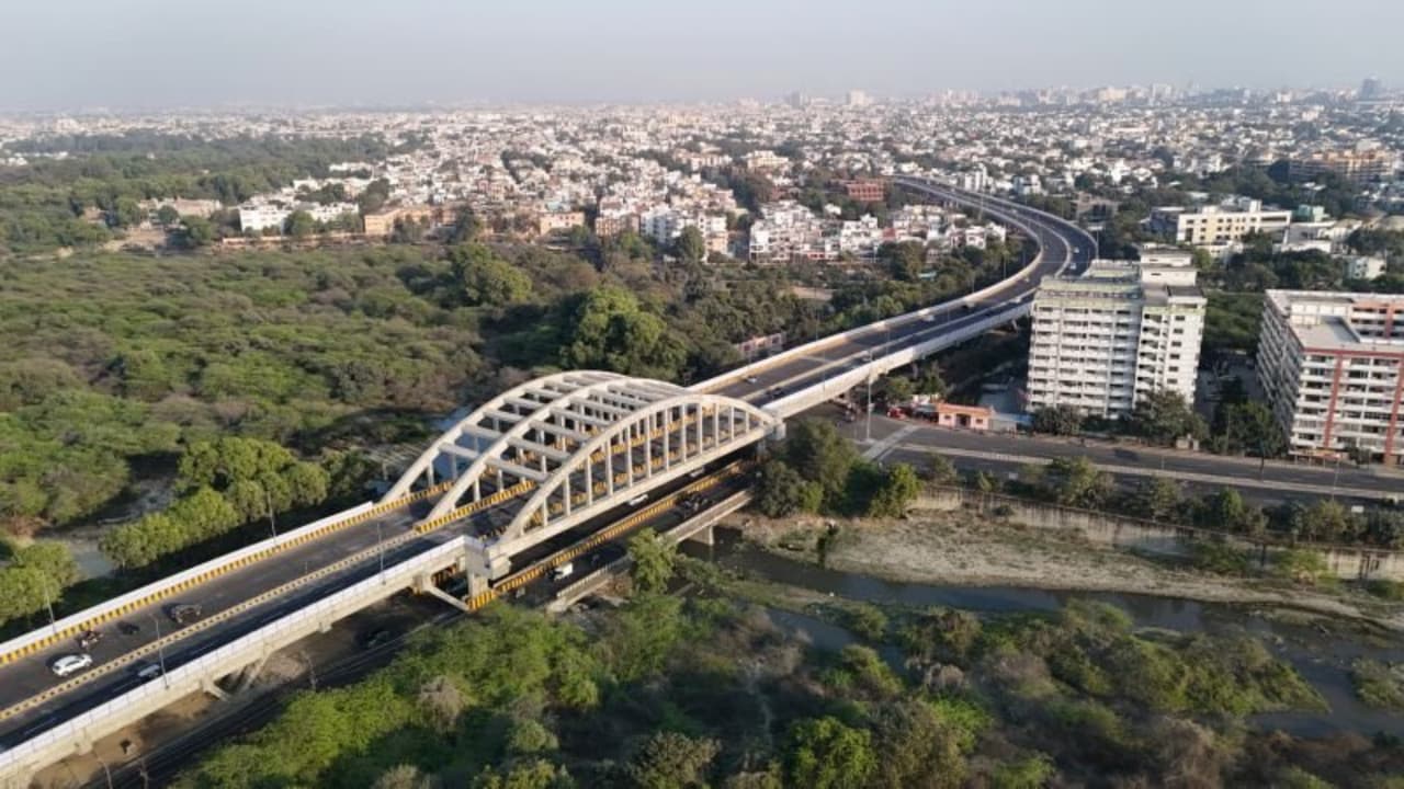 Lucknow: अब तेलीबाग चौराहा का जाम होगा इतिहास, फ्लाईओवर शुरू होने को ...