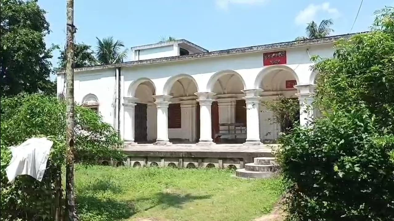 ইংরেজরা পুড়িয়ে দিয়েছিল বাড়ি, সেই চন্দনপুরের জমিদারবাড়ির দুর্গাপুজো ...