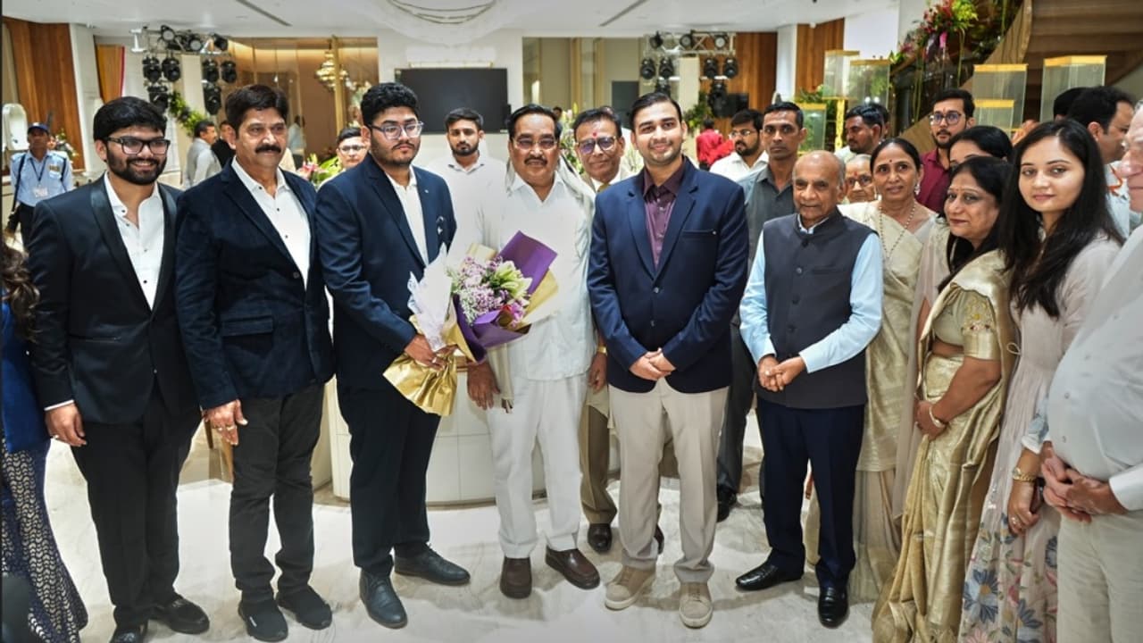 World’s Largest Lab-Grown Diamond Showroom Opens in Surat by Sonani ...