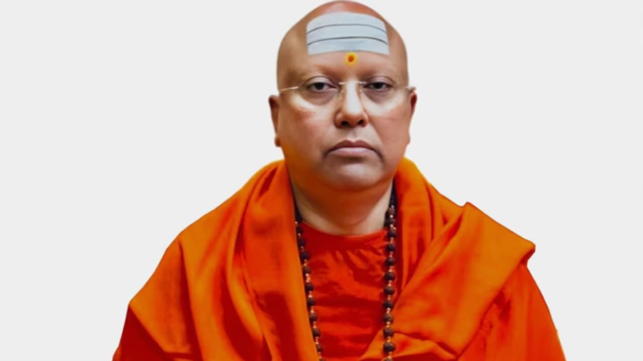 ലൈംഗികാതിക്രമ കേസിൽ ചൈതന്യാനന്ദയെ ശാർദ ഇൻസ്റ്റിറ്റ്യൂട്ടിൽ എത്തിച്ച് ...