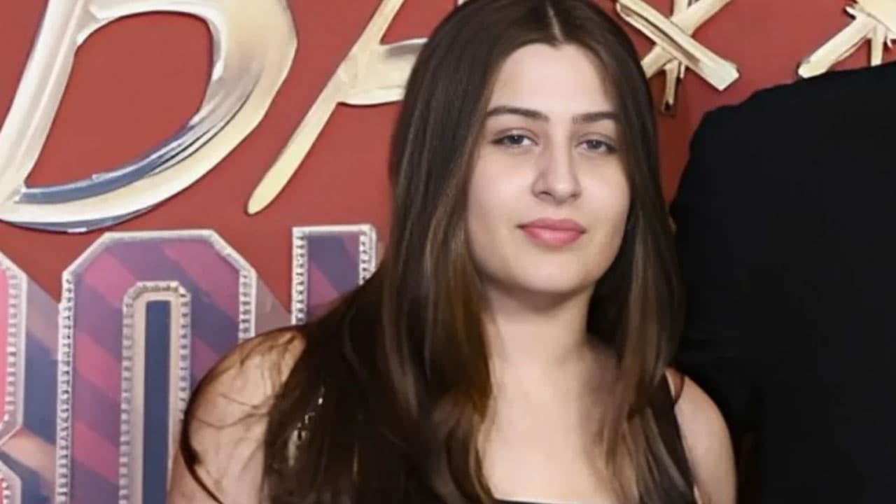 Vera Bedi कौन हैं, 18 साल की उम्र में करीना कपूर से हो रही जिनकी तुलना ...