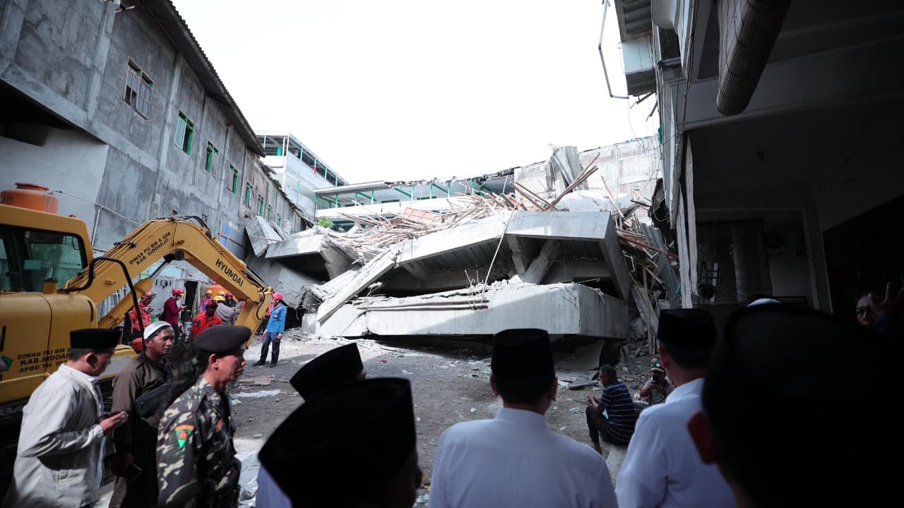 Indonesia School Collapse: 59 Trapped on Java, Rescue Operations ...