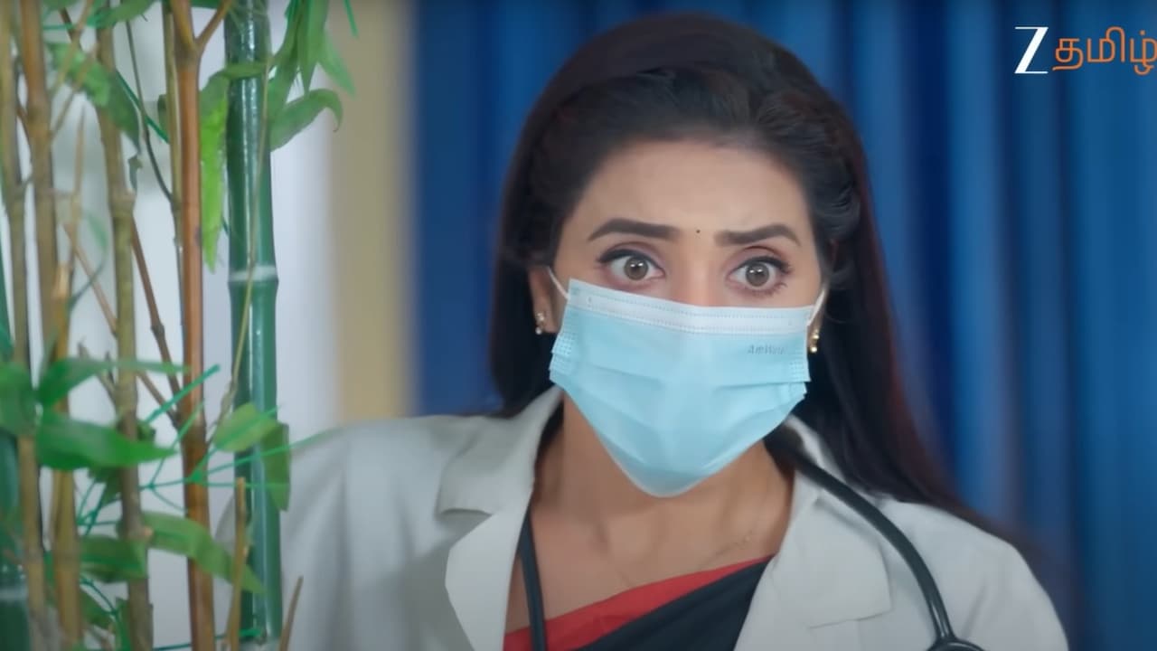 Revathi is Operation Theater : ஆபரேஷன் தியேட்டரில் ரேவதி; பவர்கட் செய்த ...