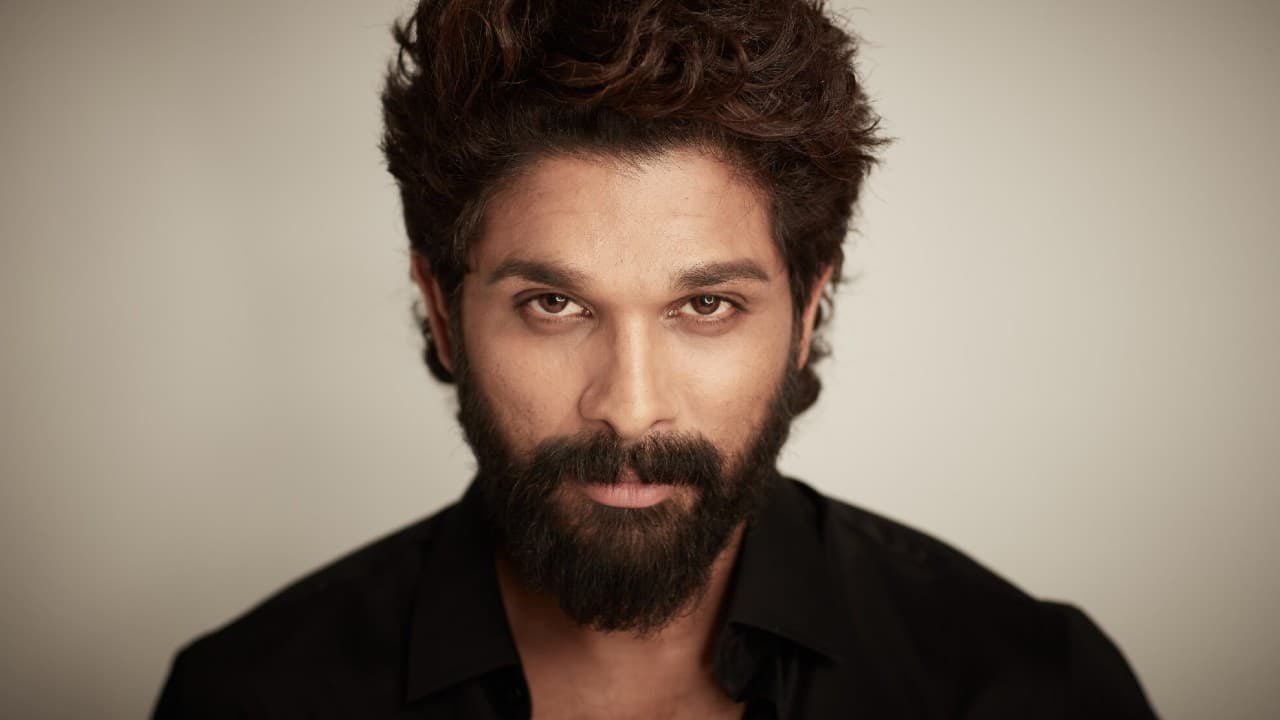 Allu Arjun's Humble Reaction After Accidentally Slapping Senior Actor ...