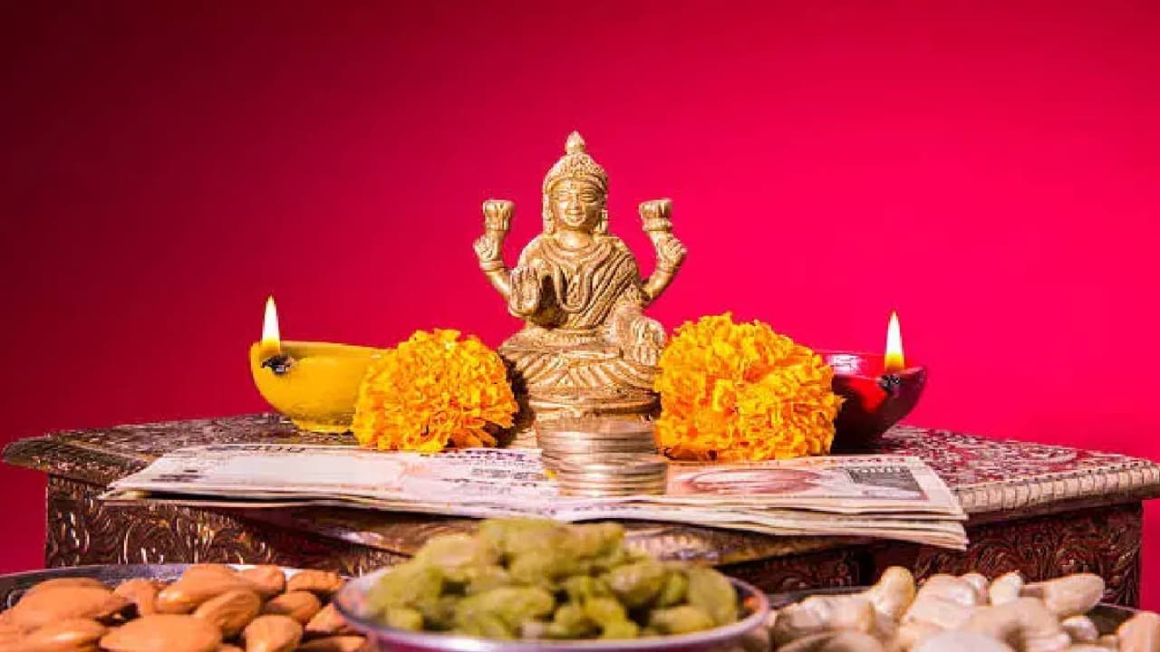 Dhanteras 2025: Wishes, Greetings, Messages To Send Loved Ones on This ...