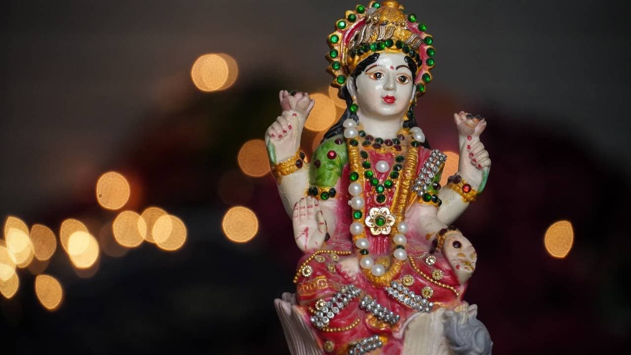 Sharad Purnima 2025 Date: When is it? Learn the worship method, mantra ...