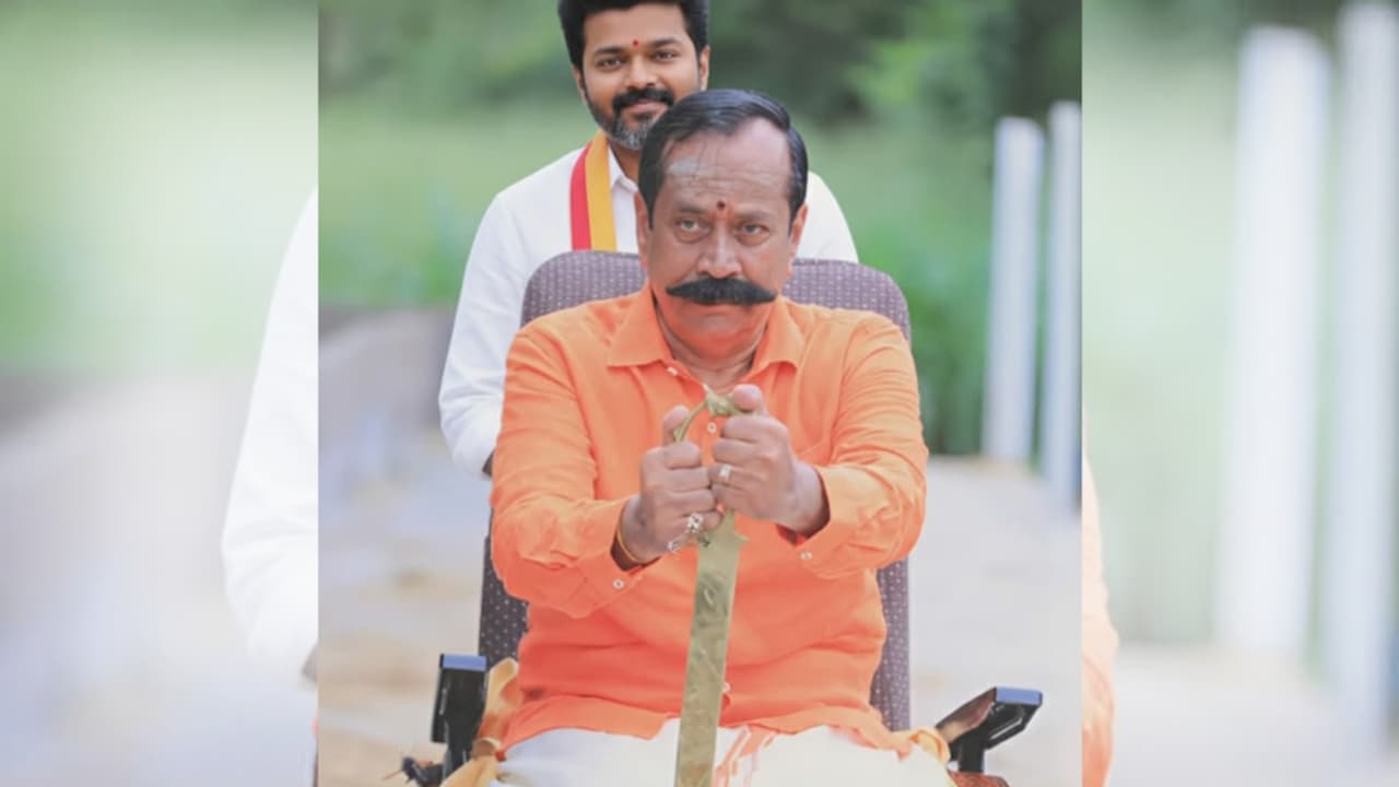 TVK Leader Vijay Behind H. Raja : முடிஞ்சா என்னை தாண்டி தொடுங்கடா ...