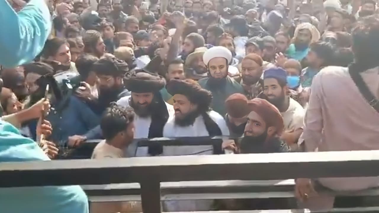 Riots in Pakistan's Lahore: 11 Protesters Killed in Clashes During ...