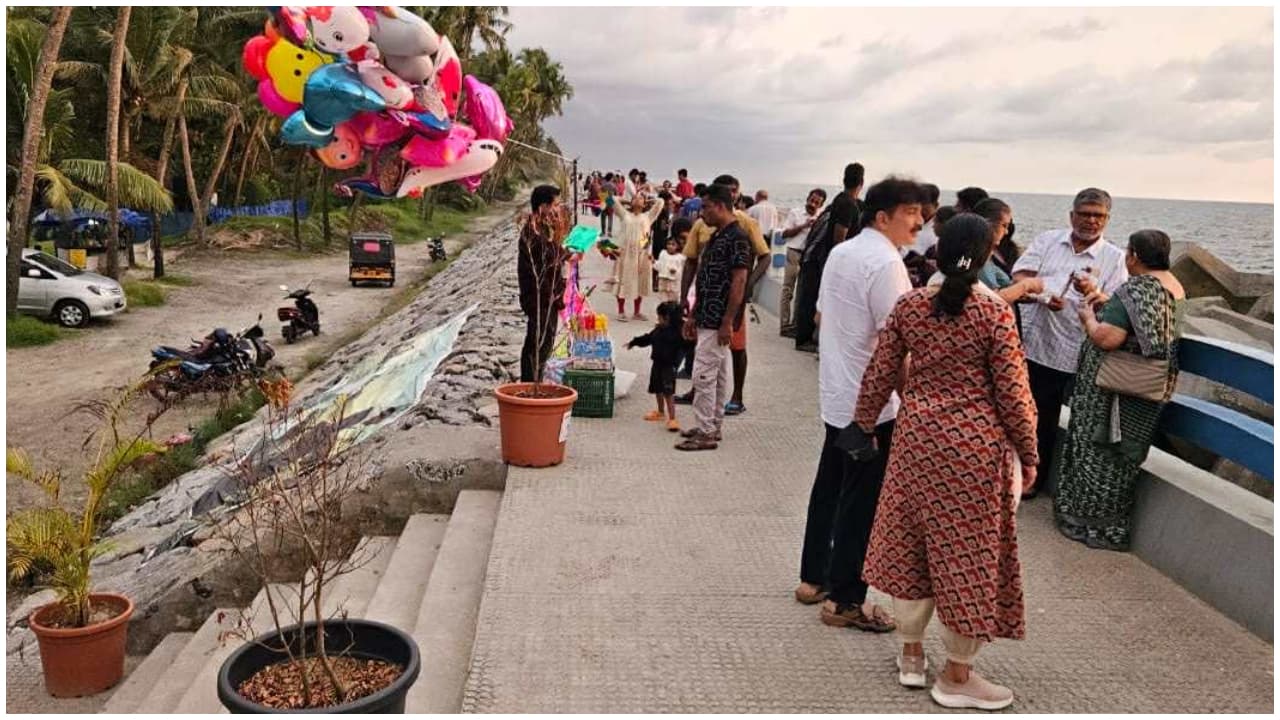 Chellanam sea walk way ചേലോടെ ചെല്ലാനം; പുതിയ നടപ്പാത കാണാൻ സന്ദര് ...