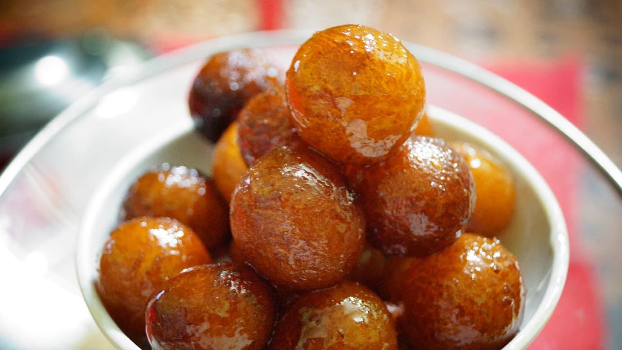 Gulab Jamun: జ్యూసీ జ్యూసీగా గులాబ్ జామూన్ ను ఎలా తయారు చేయాలో తెలుసా ...