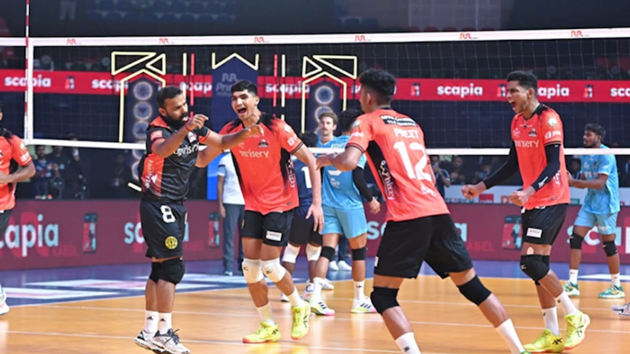PVL 2025: Hyderabad Black Hawks Outshine Goa Guardians with a 3–1 ...