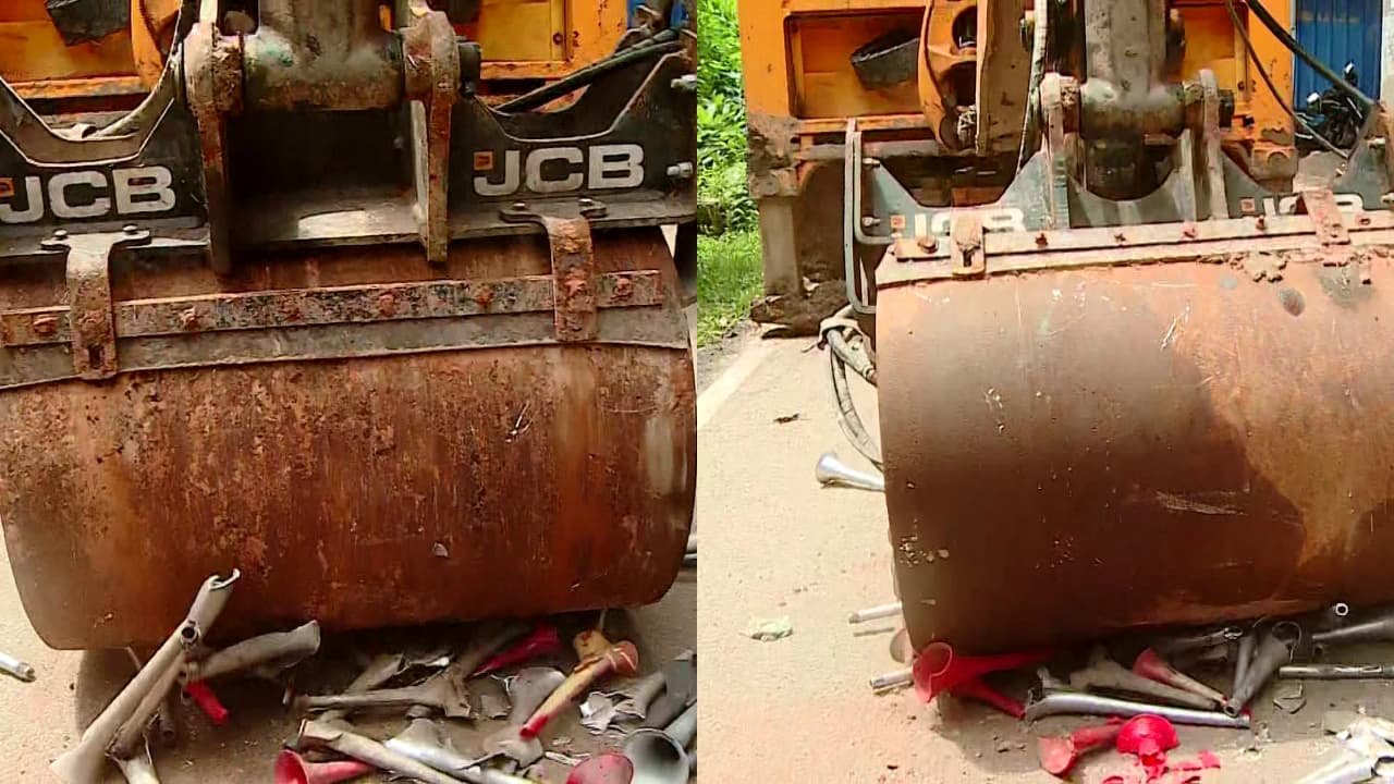 എയര്‍ഹോണുകള്‍ മണ്ണുമാന്തി യന്ത്രം കയറ്റി തകര്‍ത്ത് എംവിഡി|Airhorns ...