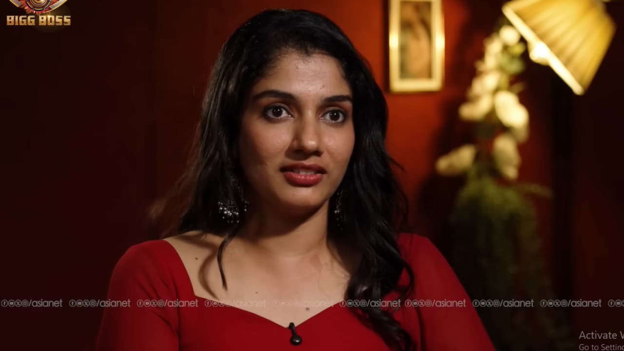 "വീട്ടിൽ അത്യാവശ്യം കാർന്നോര് കളിച്ച് നടക്കുന്ന ആളാണ് ഞാൻ": വേദ ലക്ഷ്മി ...